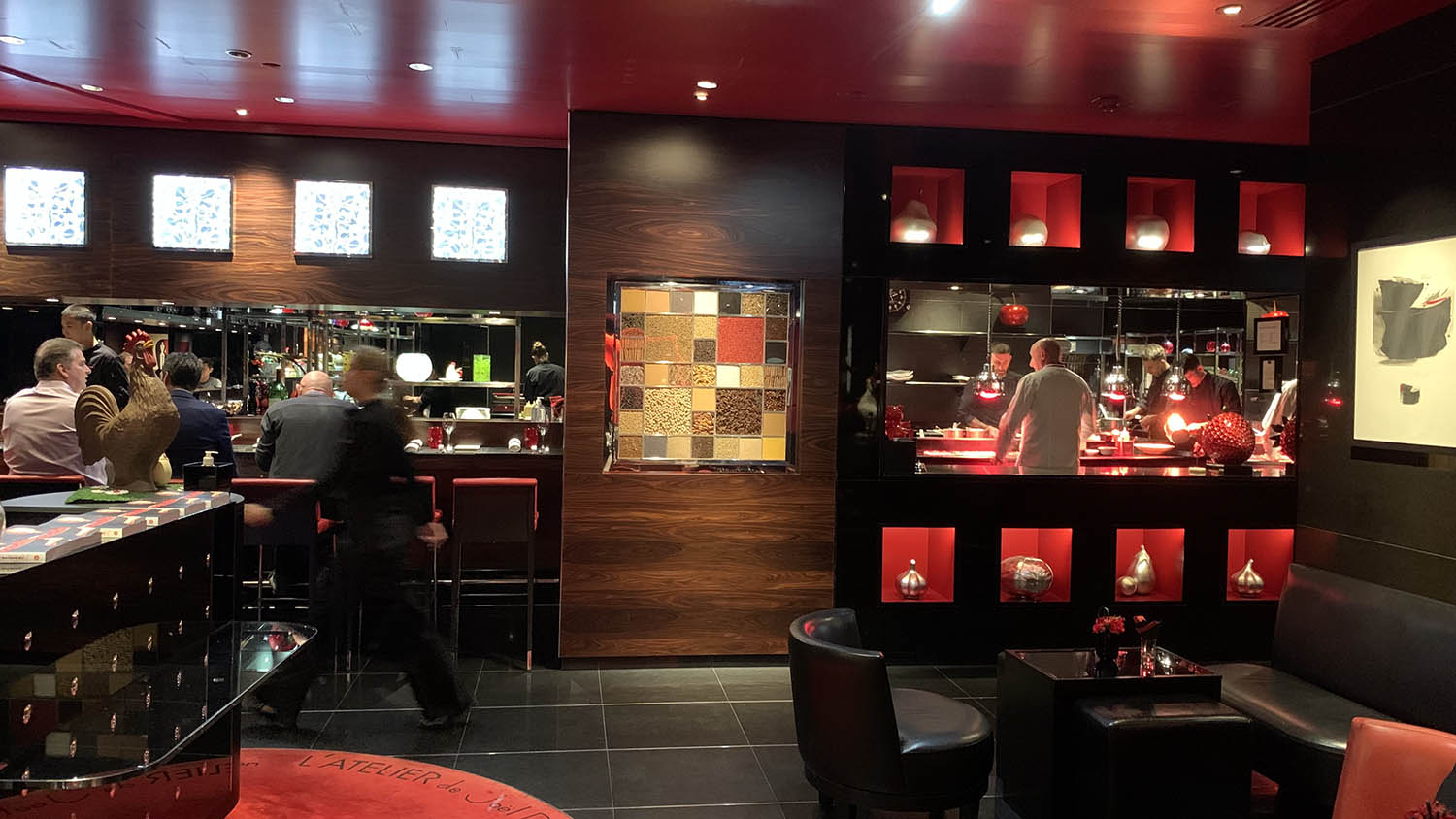 A Michelin-starred restaurant for under €50: L'Atelier Joël Robuchon ...