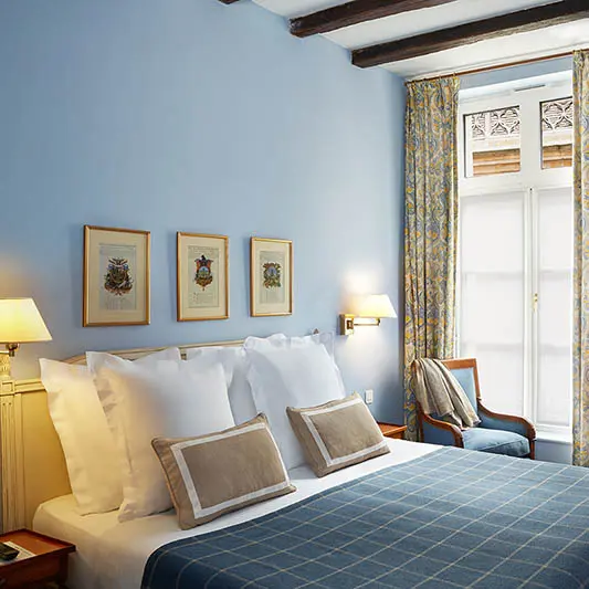 How to book a hotel room ? Tips and tricks - Le Relais du Louvre