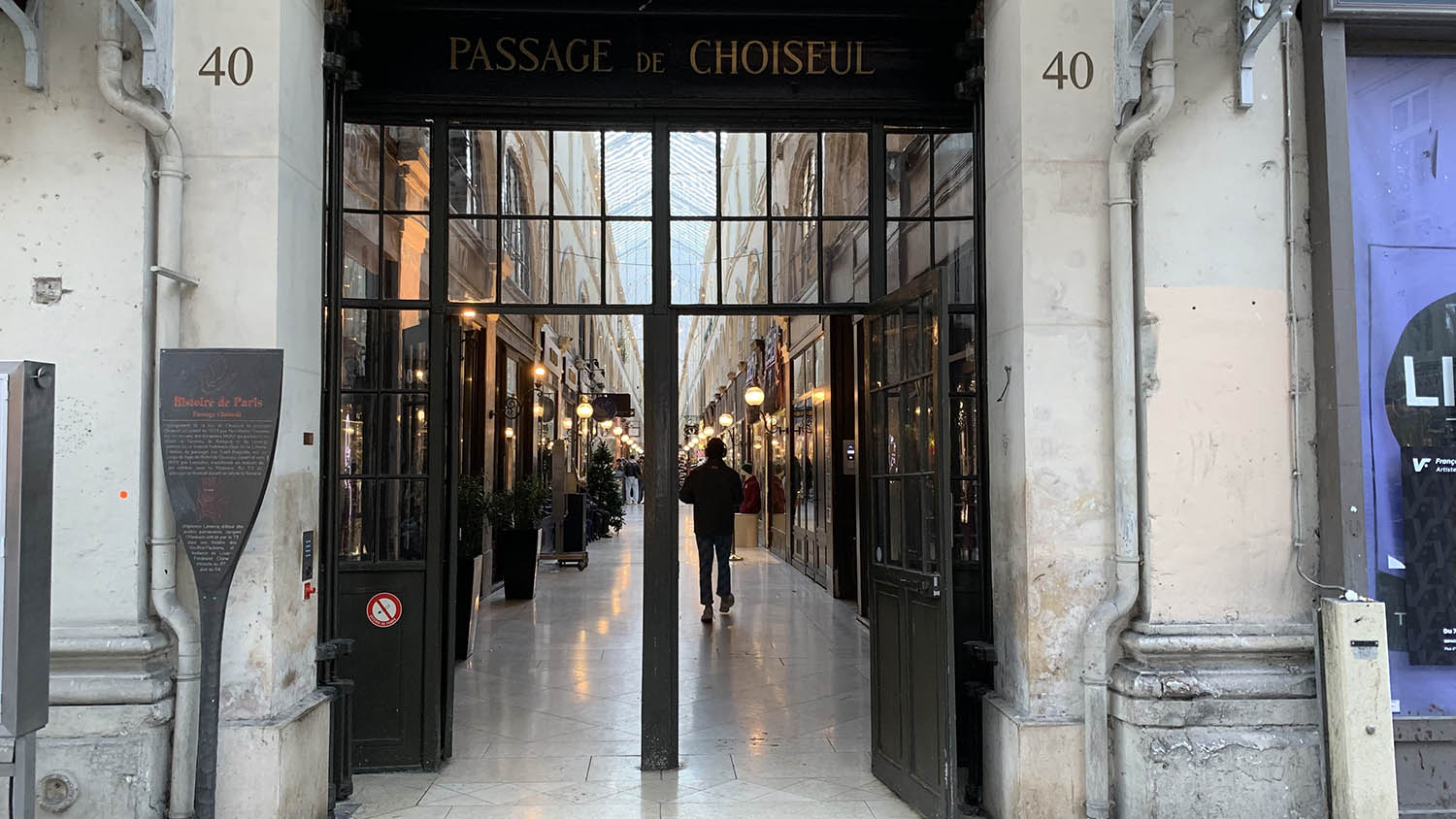 A stroll through the heart of Parisian passages - Le Relais du Louvre